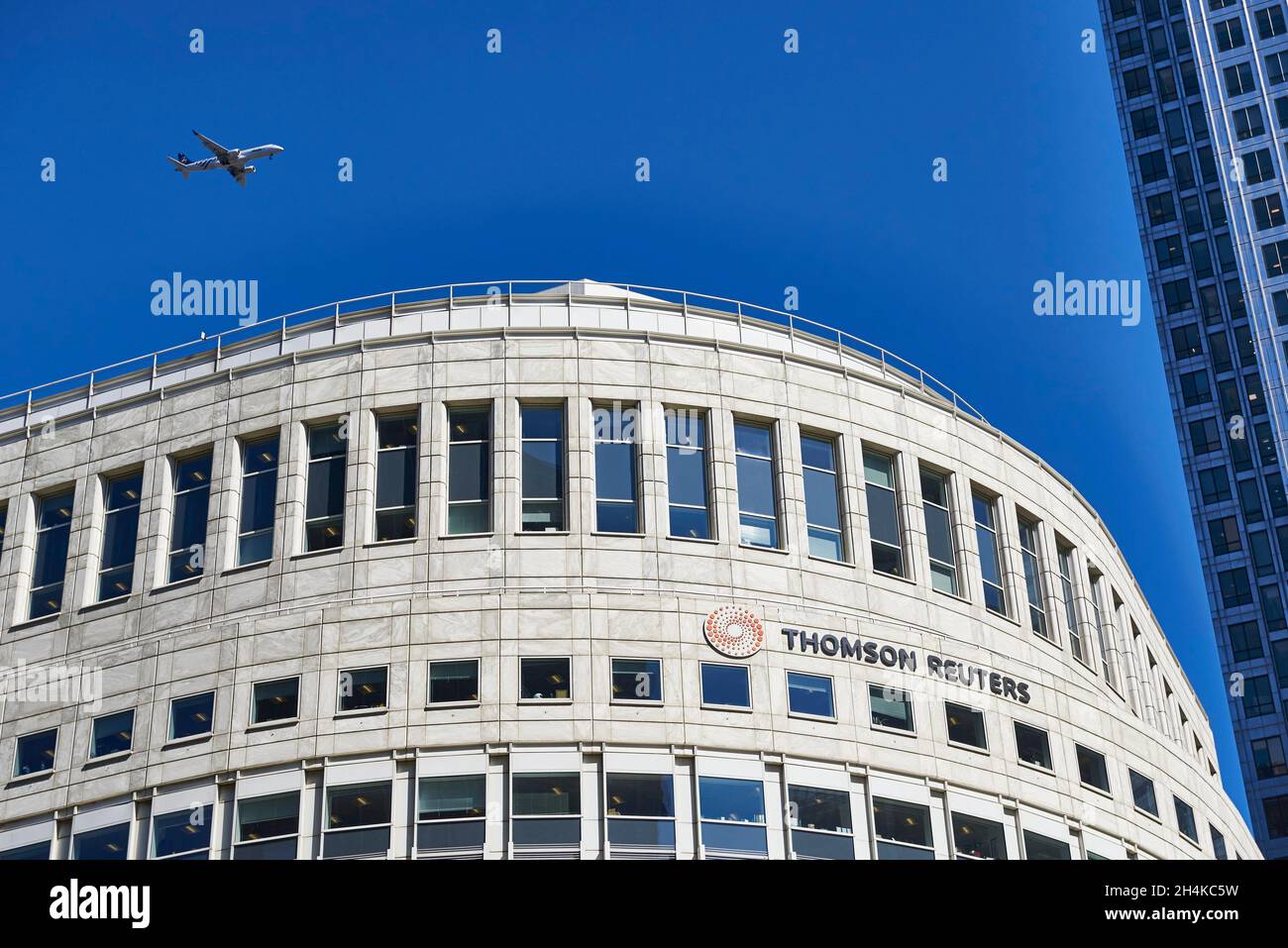 Reuters building in canary wharf hi-res stock photography and images ...