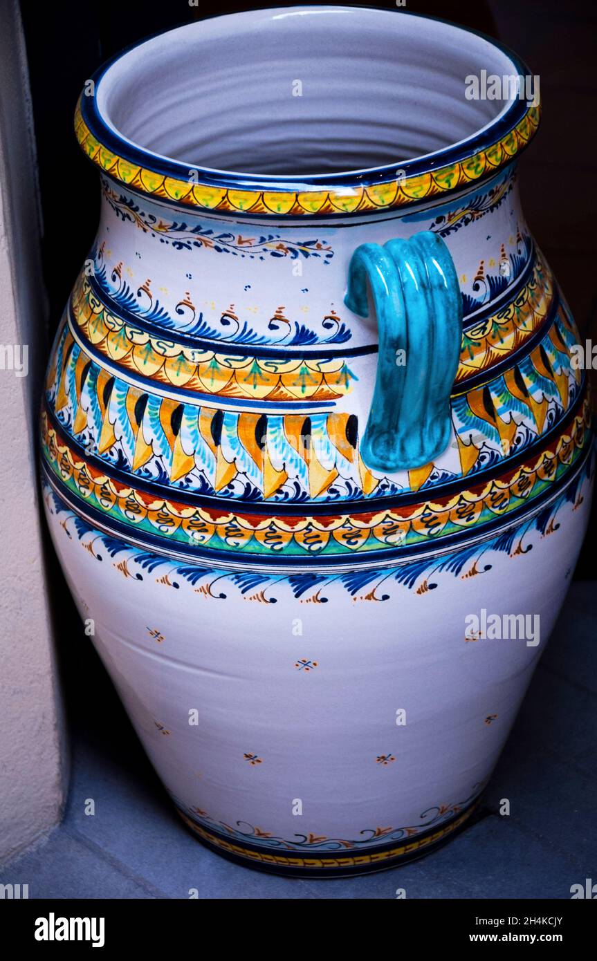 Tuscany italy ceramic painted pottery hi-res stock photography and ...