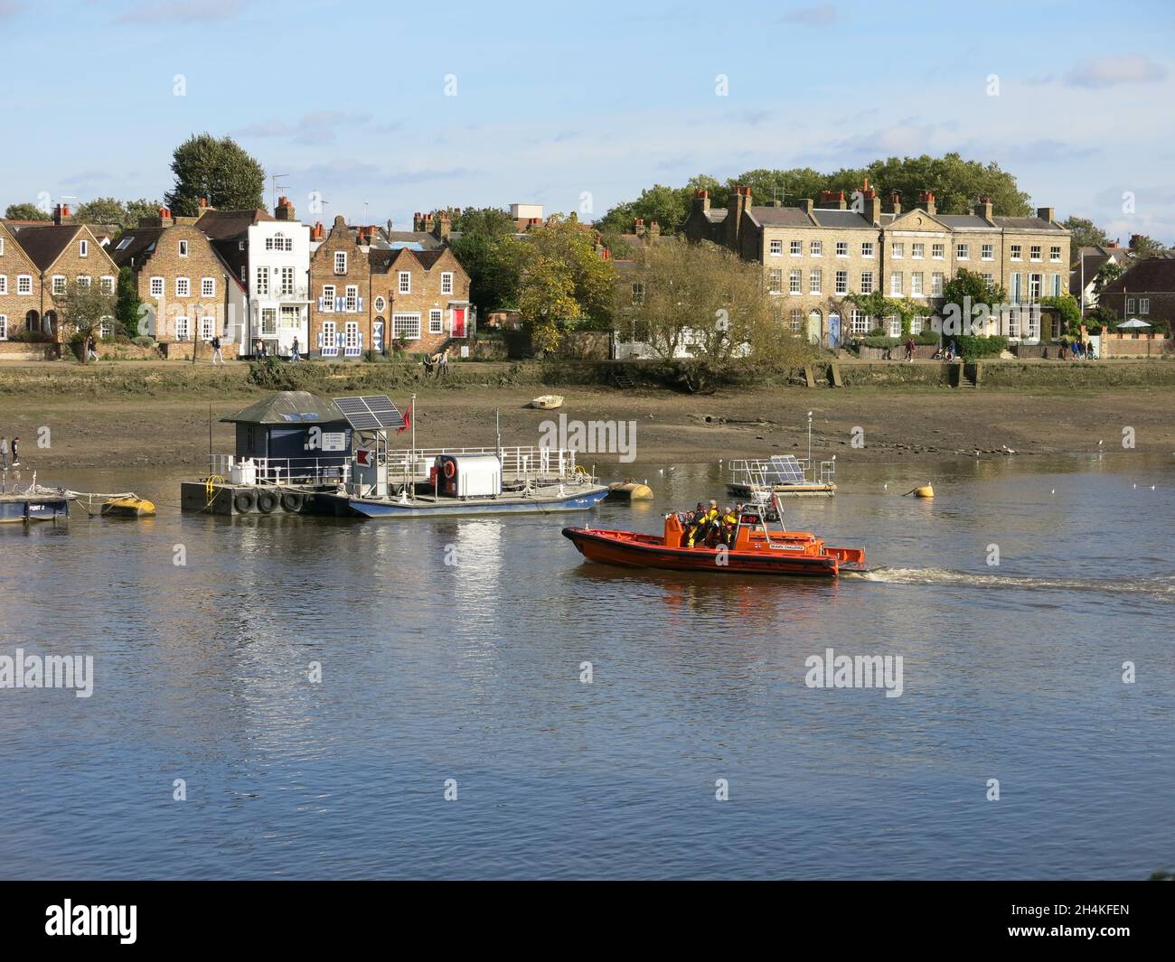 View from The Thames Path looking north across the river towards ...