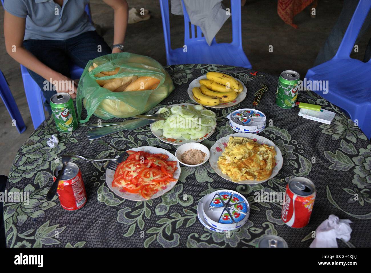 Vietnamese family lunch hi-res stock photography and images - Alamy