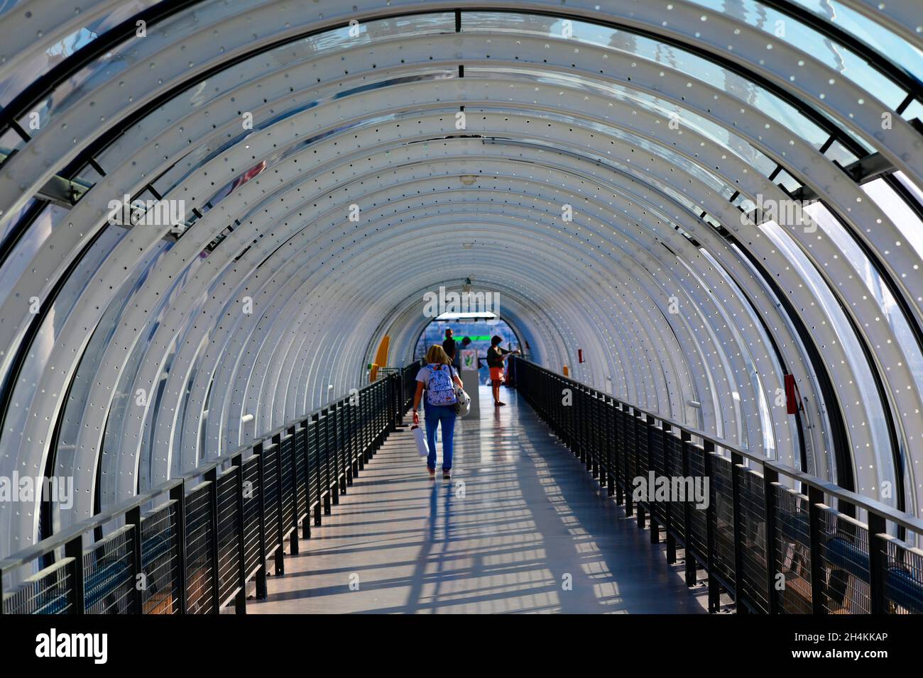 Walkway paris hi-res stock photography and images - Alamy