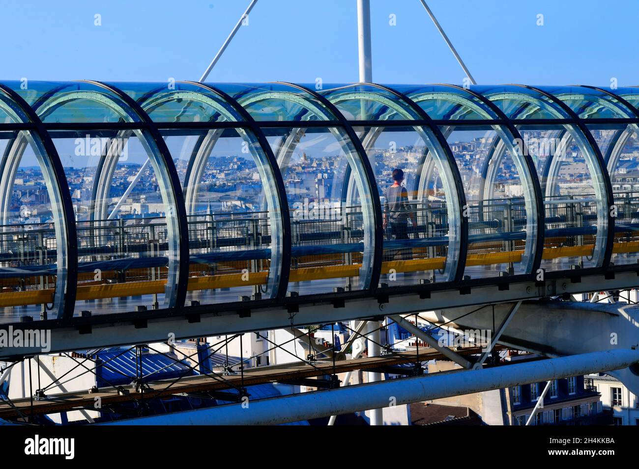 Walkway paris hi-res stock photography and images - Alamy