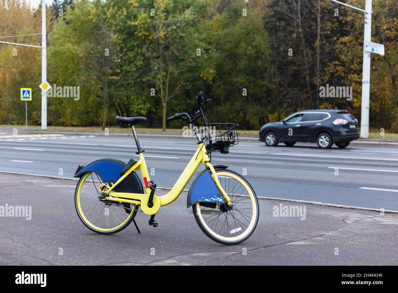 Yellow rental bike stands near the road Stock Photo - Alamy