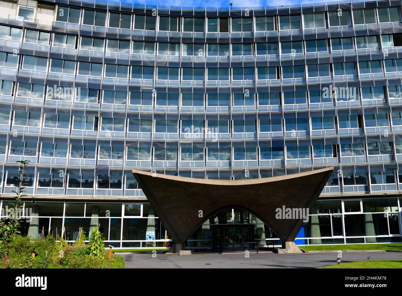 Unesco headquarter paris hi-res stock photography and images - Alamy