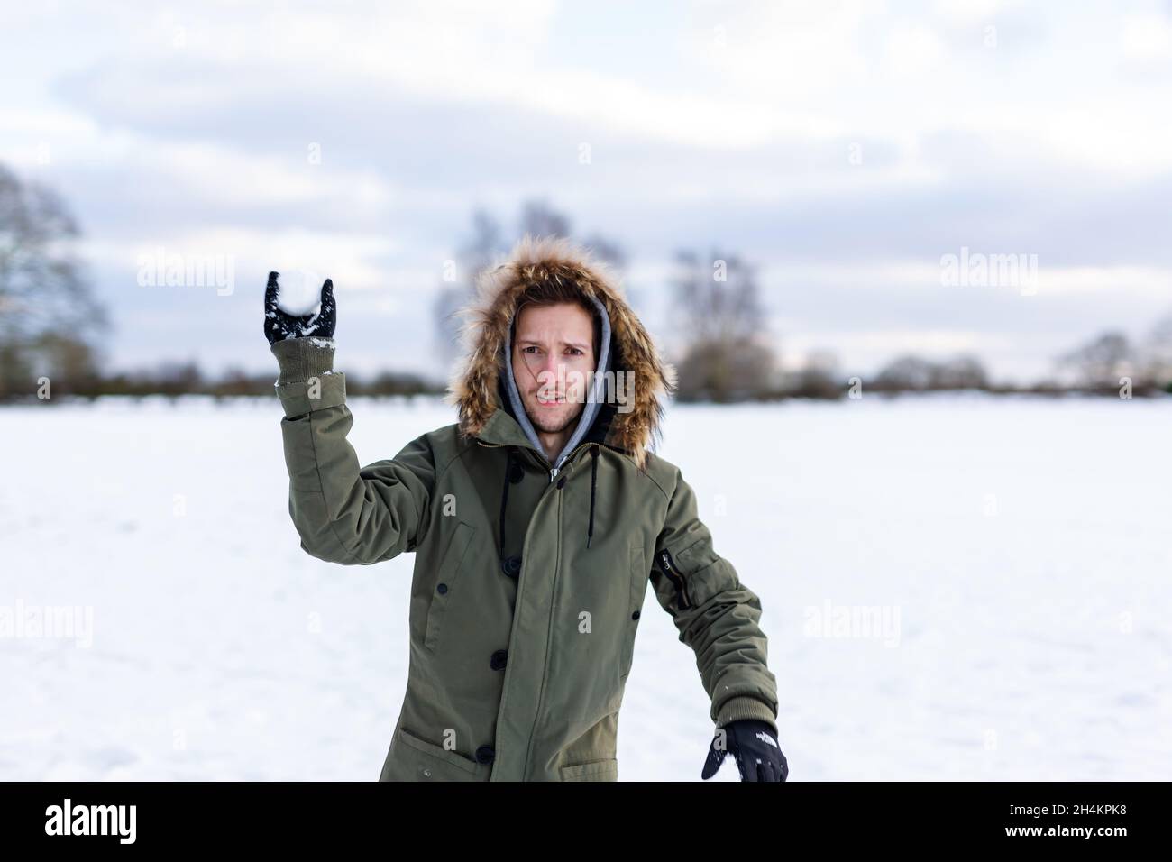 Man throwing a snowball hi-res stock photography and images - Alamy