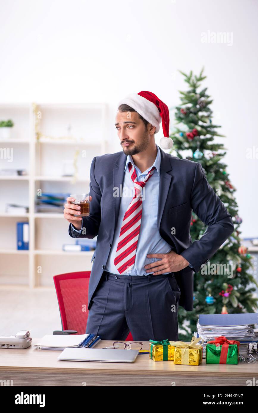 Young employee celebrating Christmas in the office Stock Photo - Alamy