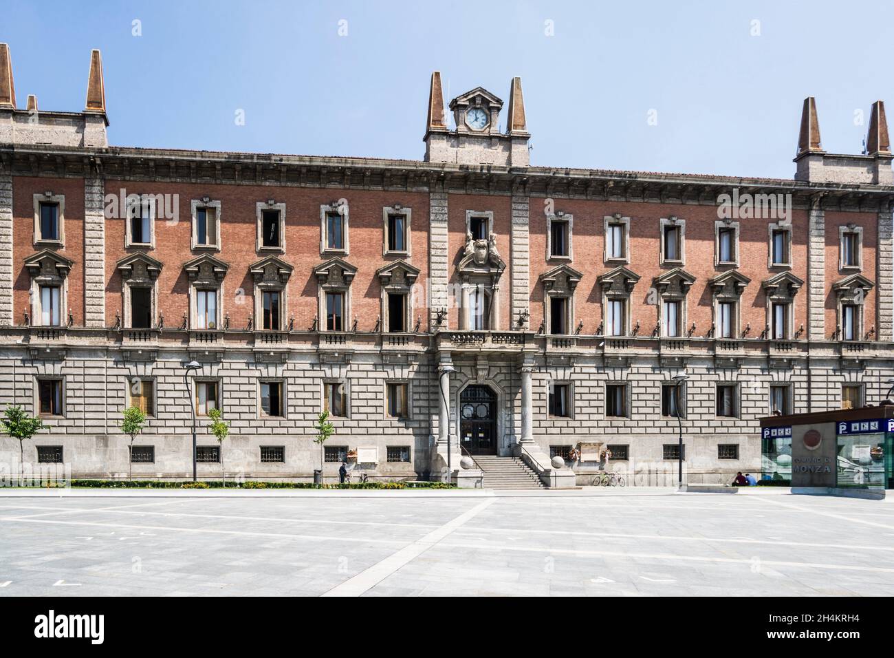 City hall comune hi-res stock photography and images - Alamy