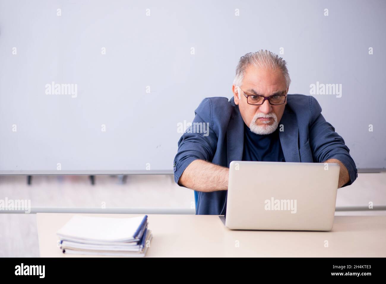 Tele mentoring hi-res stock photography and images - Alamy