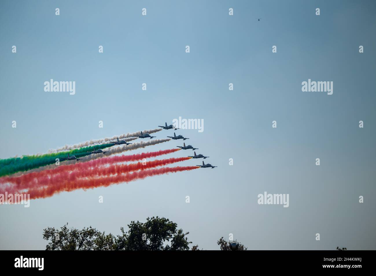Italian flag flying high hi-res stock photography and images - Alamy