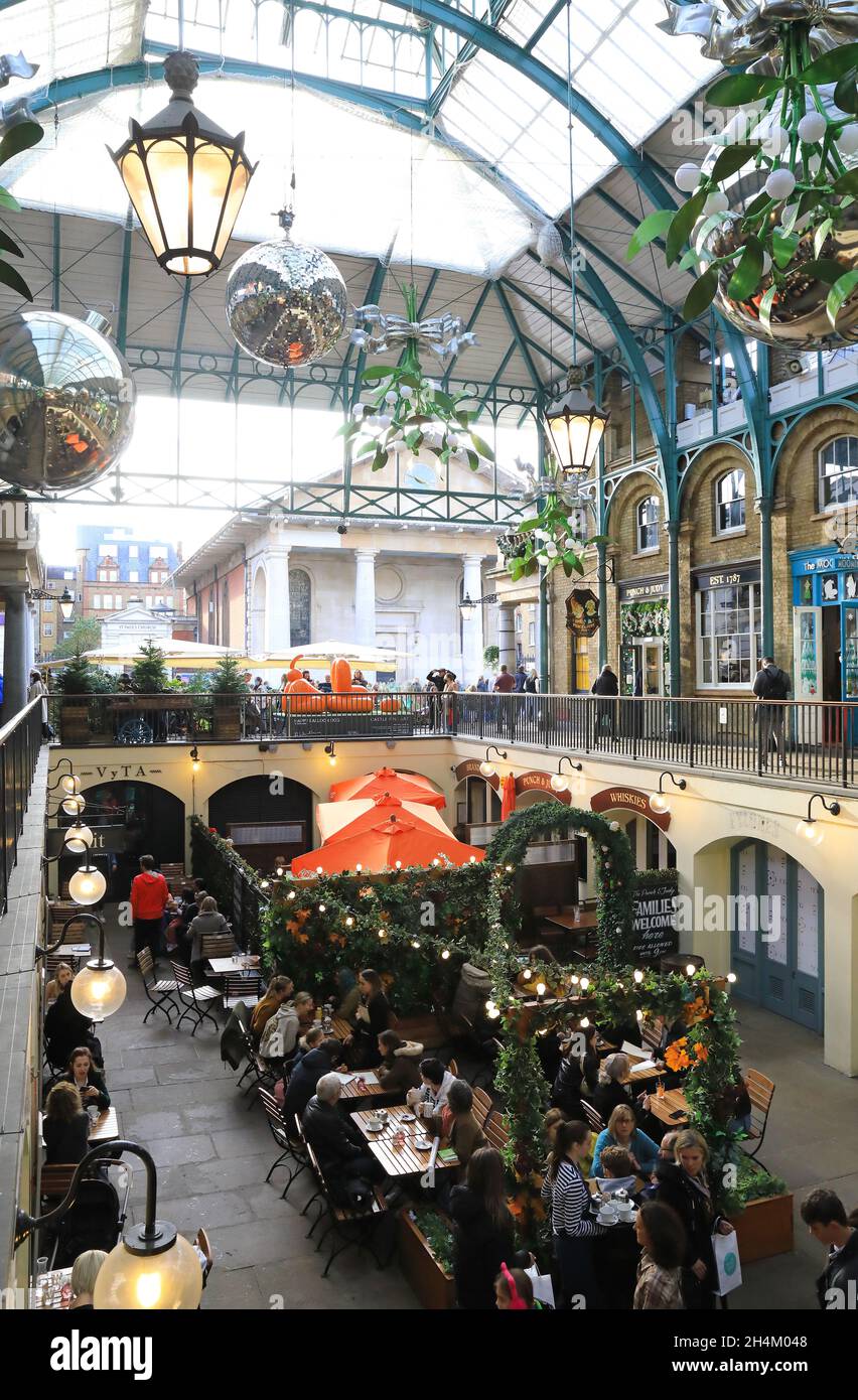 Shops in covent garden hi-res stock photography and images - Alamy