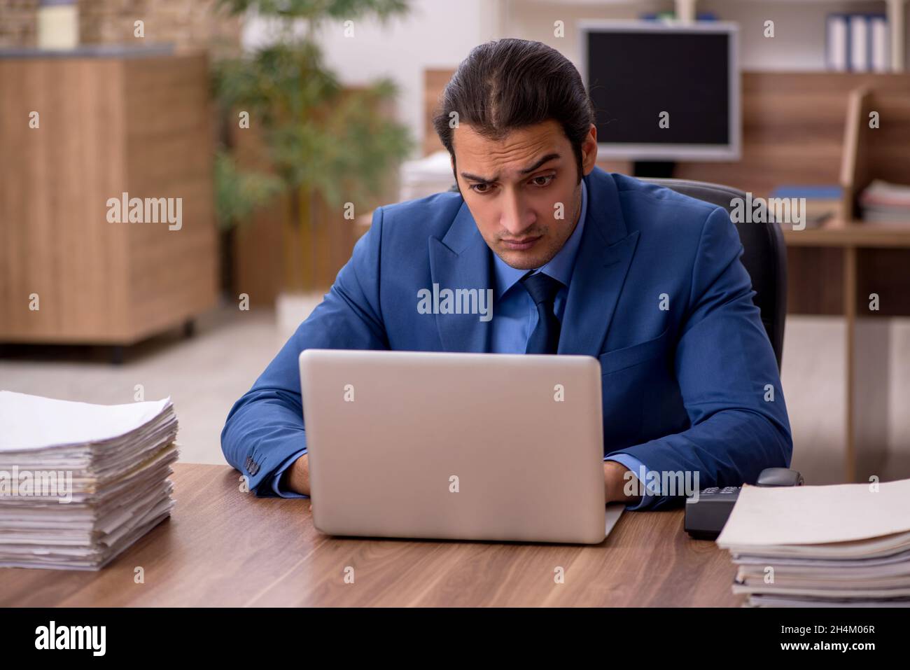 Desk with a lot of papers hi-res stock photography and images - Alamy