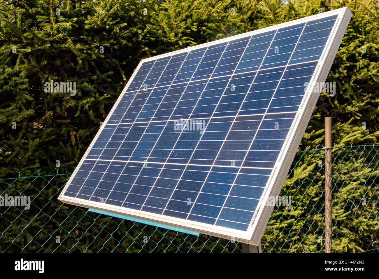 Stand solar panel hi-res stock photography and images - Alamy