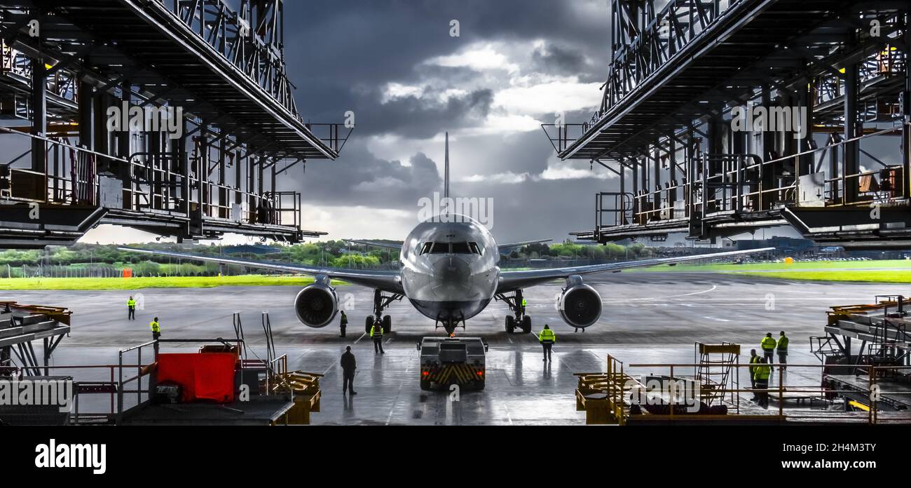 Aeroplane ready for flight hi-res stock photography and images - Alamy