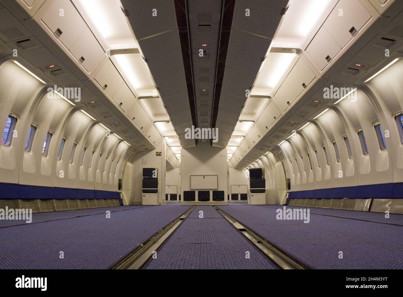 Aircraft decommissioning hi-res stock photography and images - Alamy