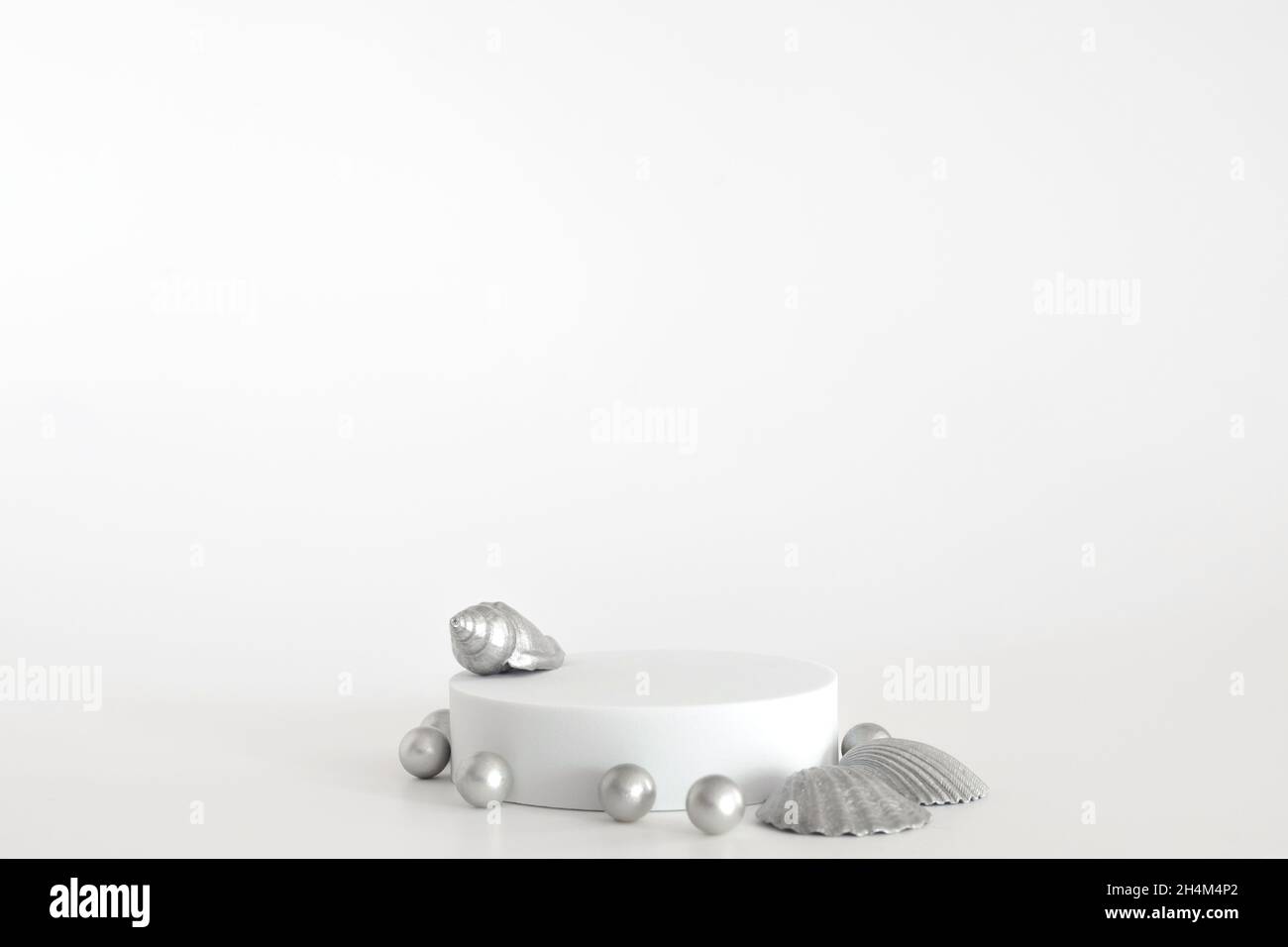 Silver shells hi-res stock photography and images - Alamy