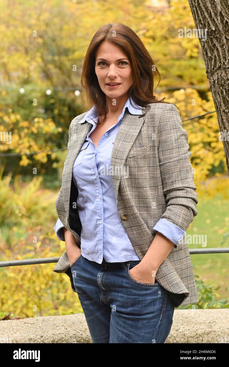 Susu PADOTZKE (actress) is Dr. Caroline Fuchs. Single image, trimmed ...