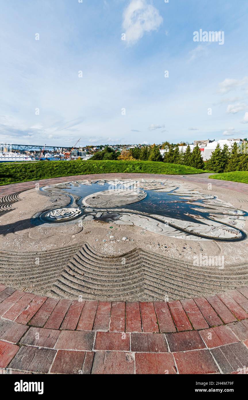 The large concrete sundial atop Kite Hill in Gas Works Park in Seattle ...