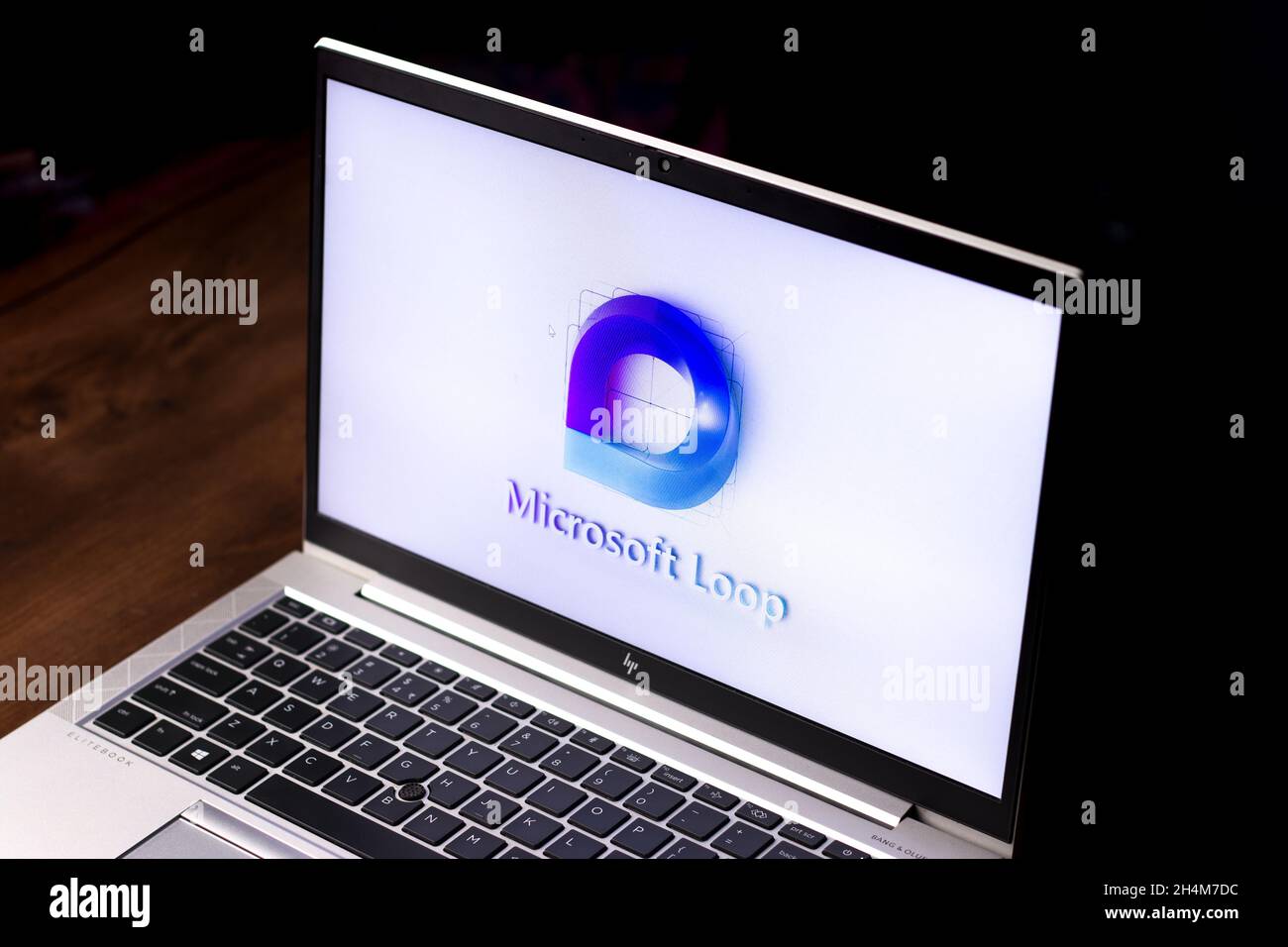 Microsoft loop logo hi-res stock photography and images - Alamy
