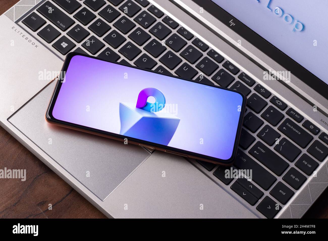 Microsoft loop logo hi-res stock photography and images - Alamy