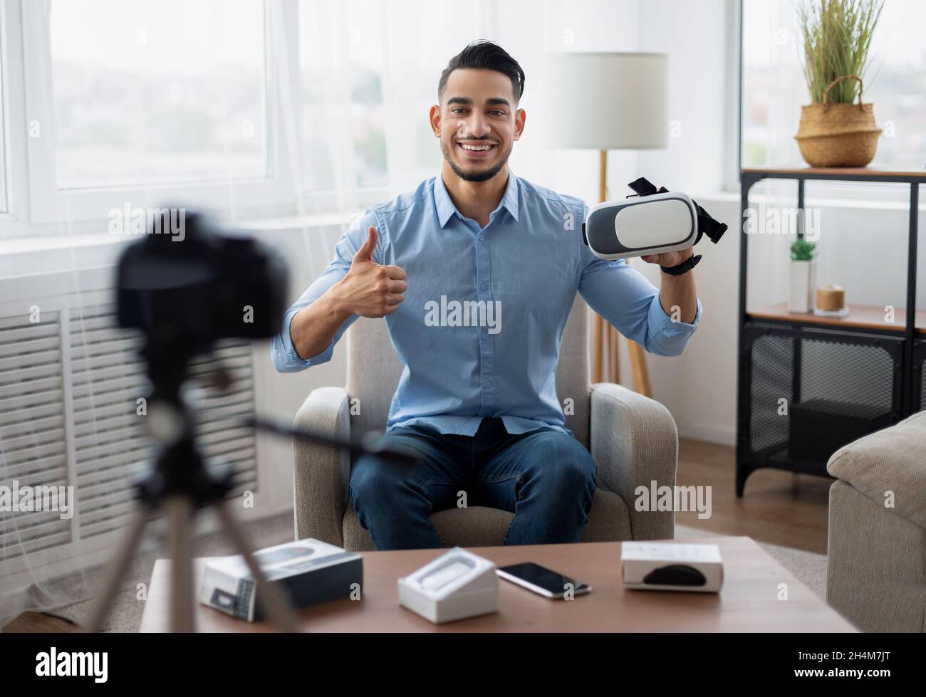 Social media influencer presenting hi-res stock photography and images ...