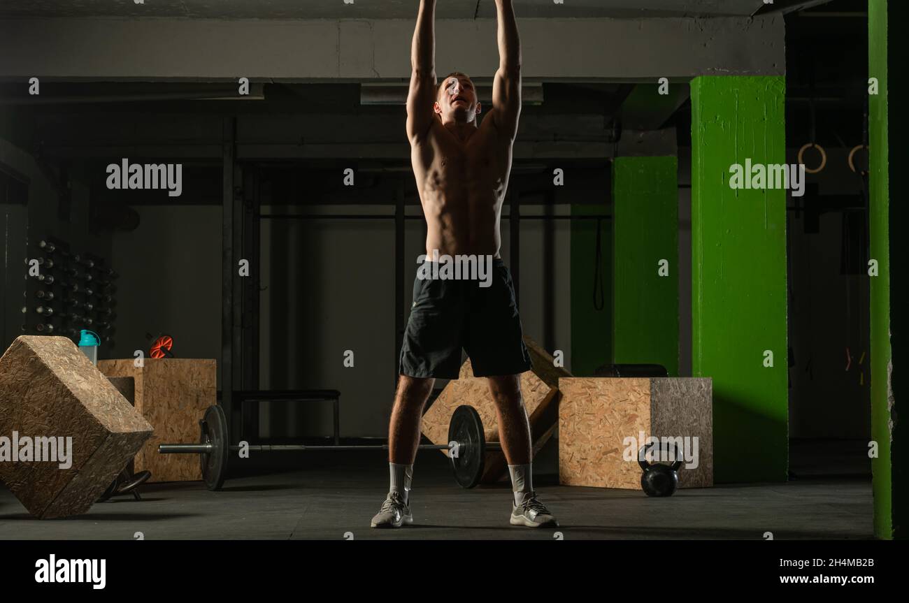 Overhead press, fit male hi-res stock photography and images - Alamy