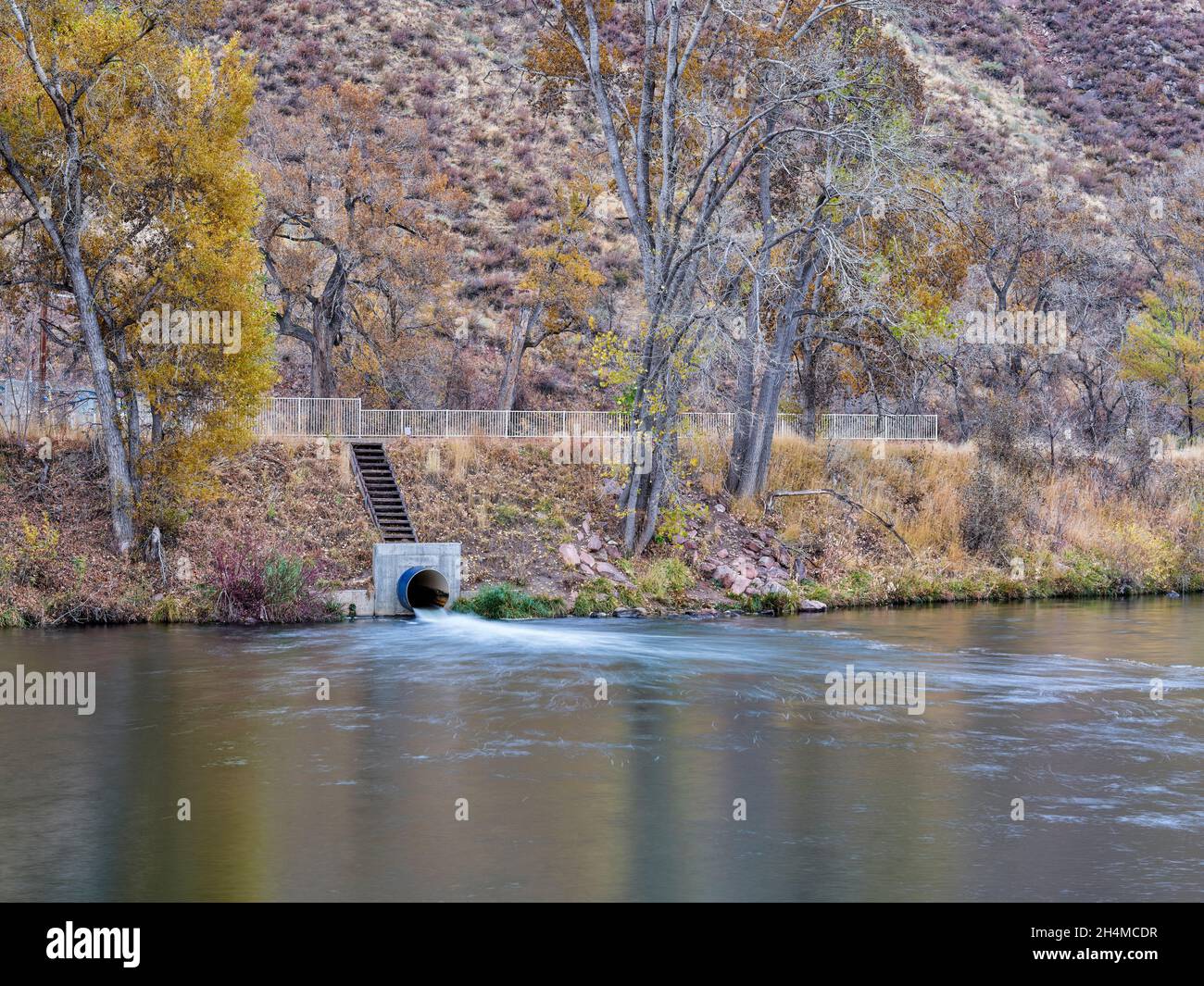 Water flowing to a lake - water diversion from the Poudre River to ...