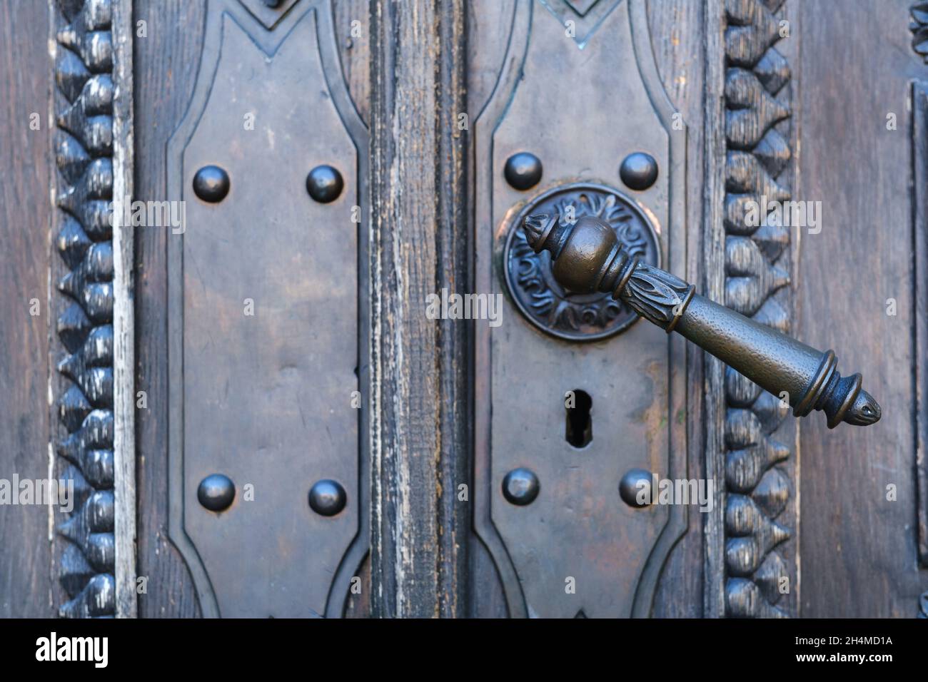 Old metal door handle on the old door Stock Photo - Alamy