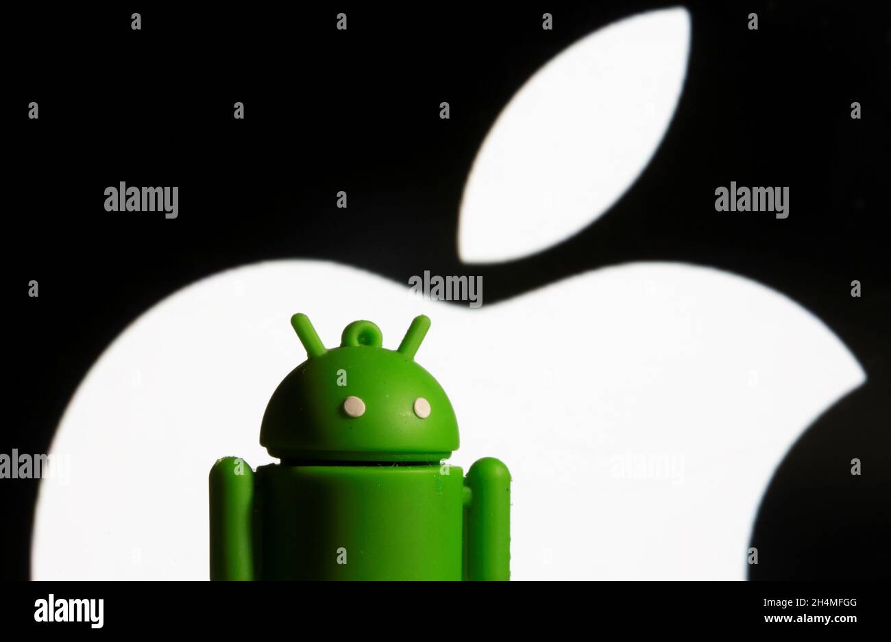 Android and apple logo hi-res stock photography and images - Alamy