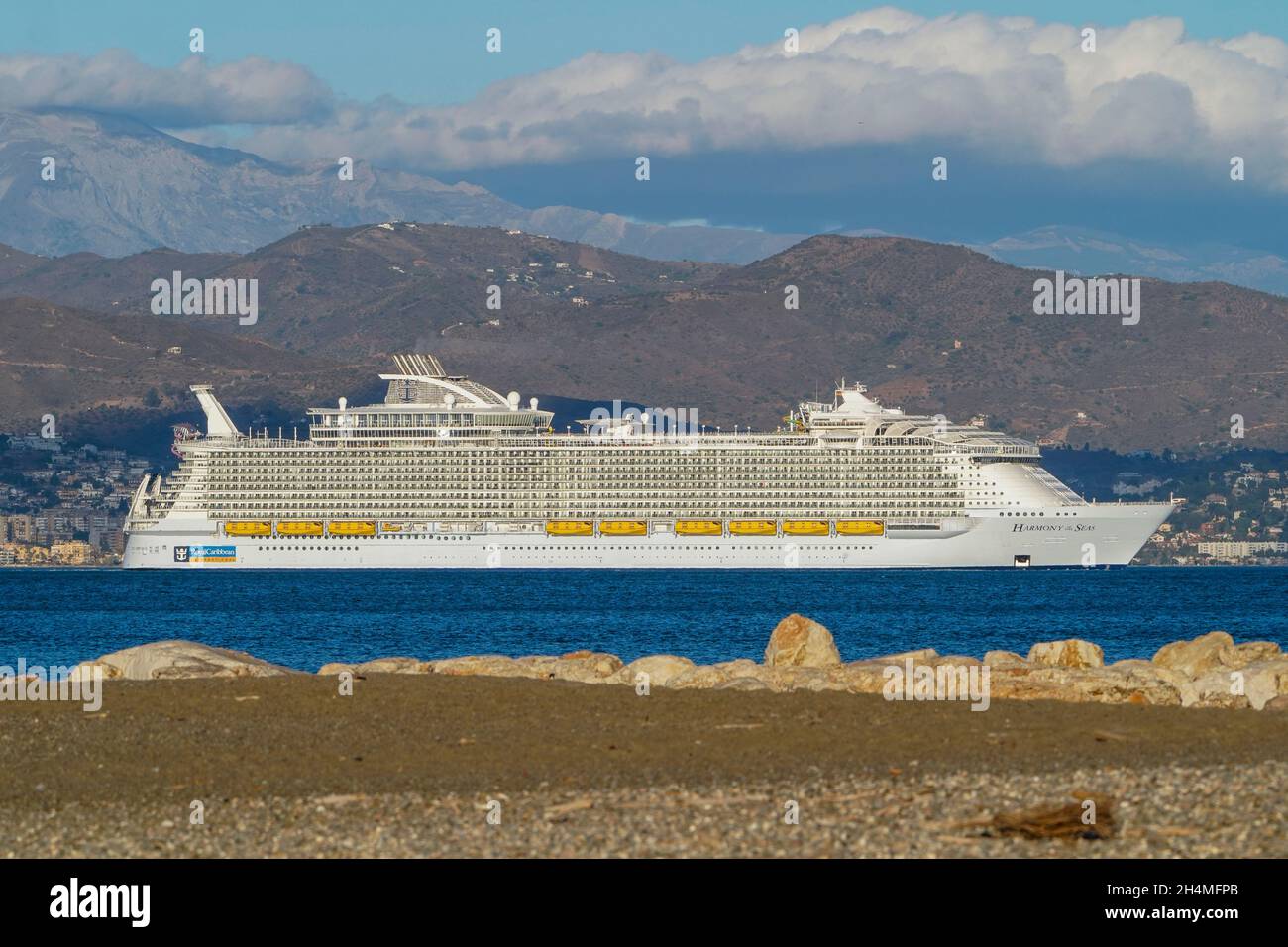 Ms symphony of the seas hi-res stock photography and images - Alamy