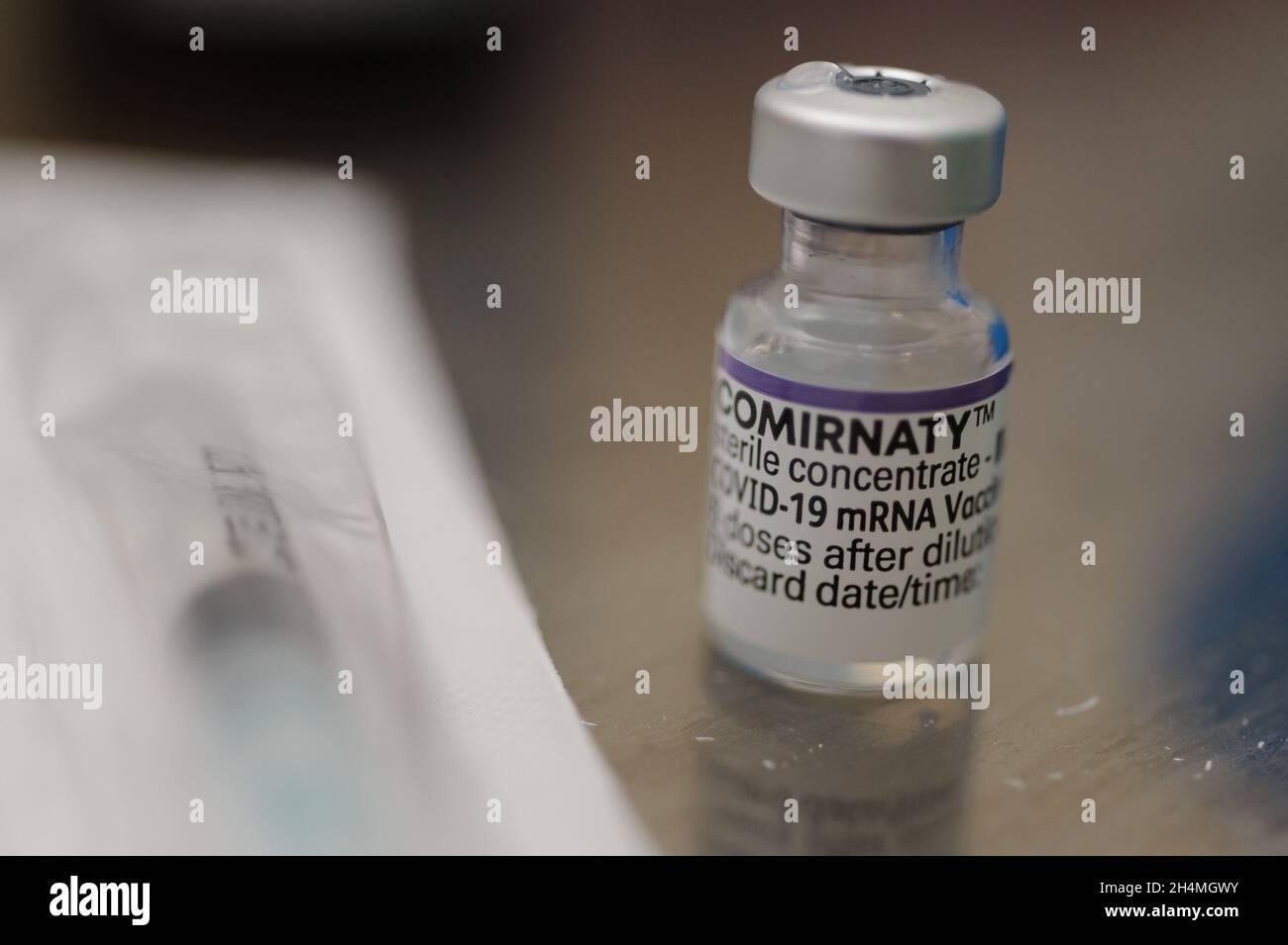 Lviv, Ukraine, 3 november 2021. A vial of the Comirnaty (Pfizer ...