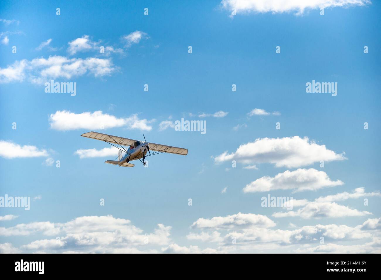 Airplane flying overhead against blue hi-res stock photography and ...