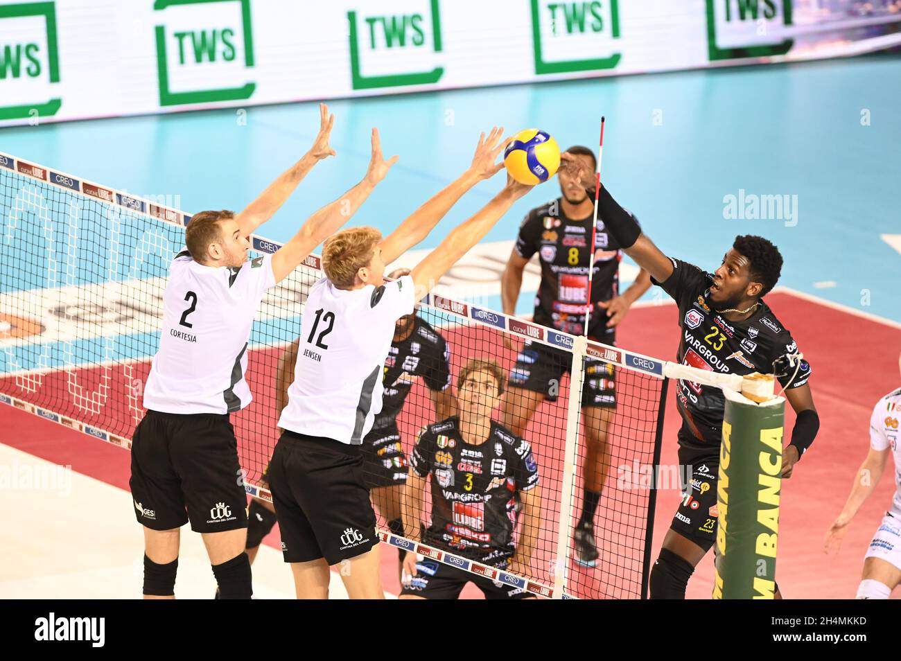 Marlon yant hi-res stock photography and images - Alamy