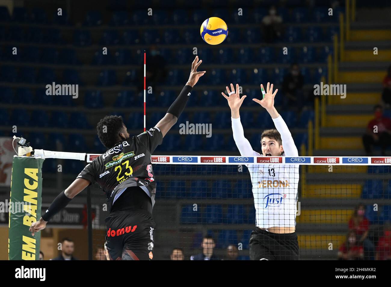 Marlon yant volleyball hi-res stock photography and images - Alamy