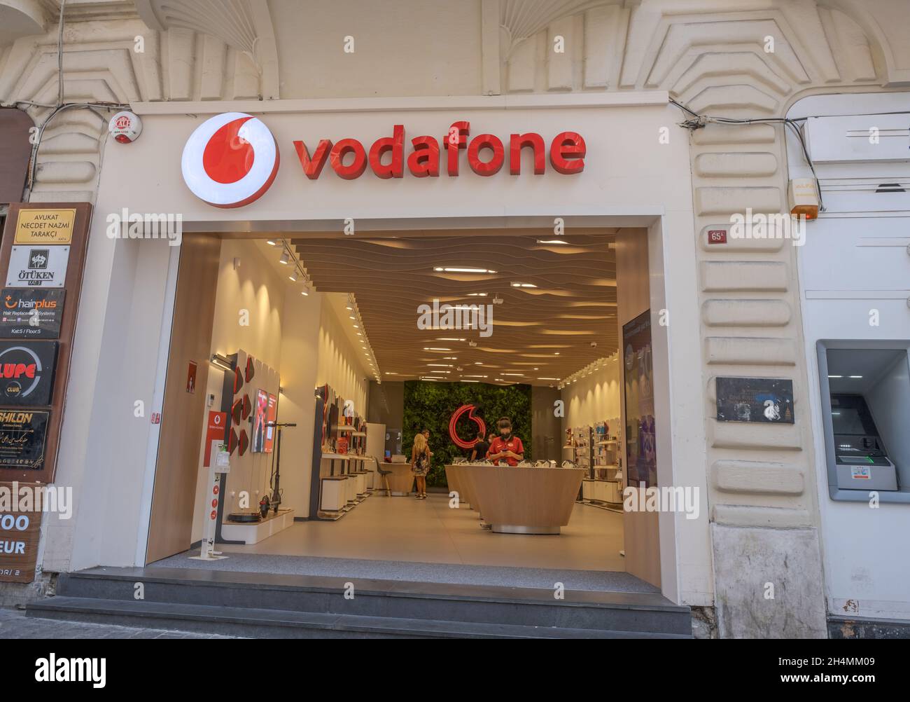 Vodafone store exterior hi-res stock photography and images - Alamy