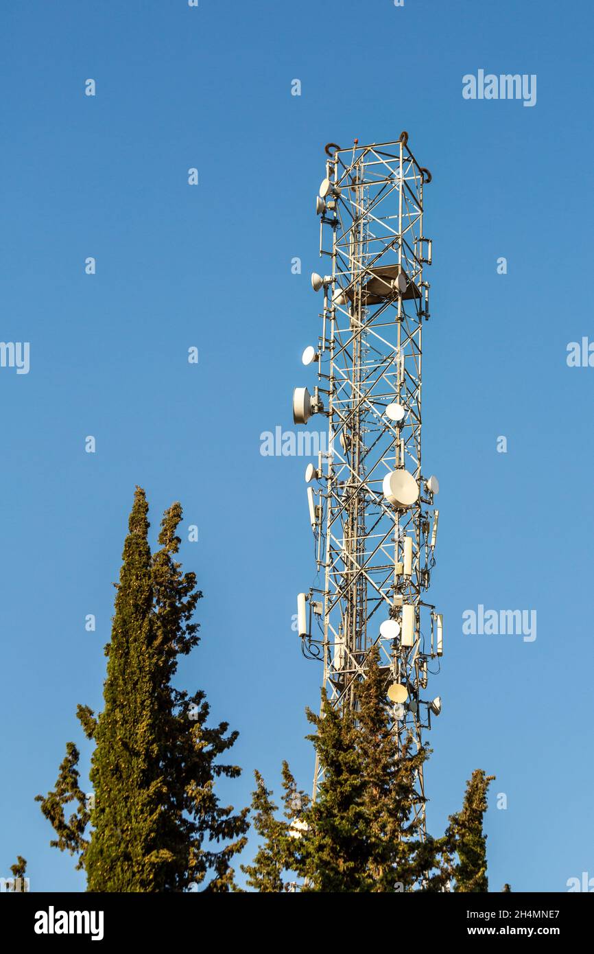 A base station is a unit that broadcasts in a two-way mobile network ...