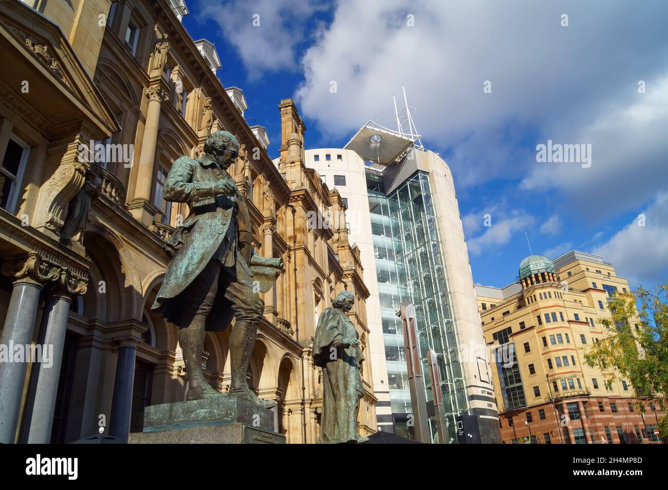 John harrison statue leeds hi-res stock photography and images - Alamy