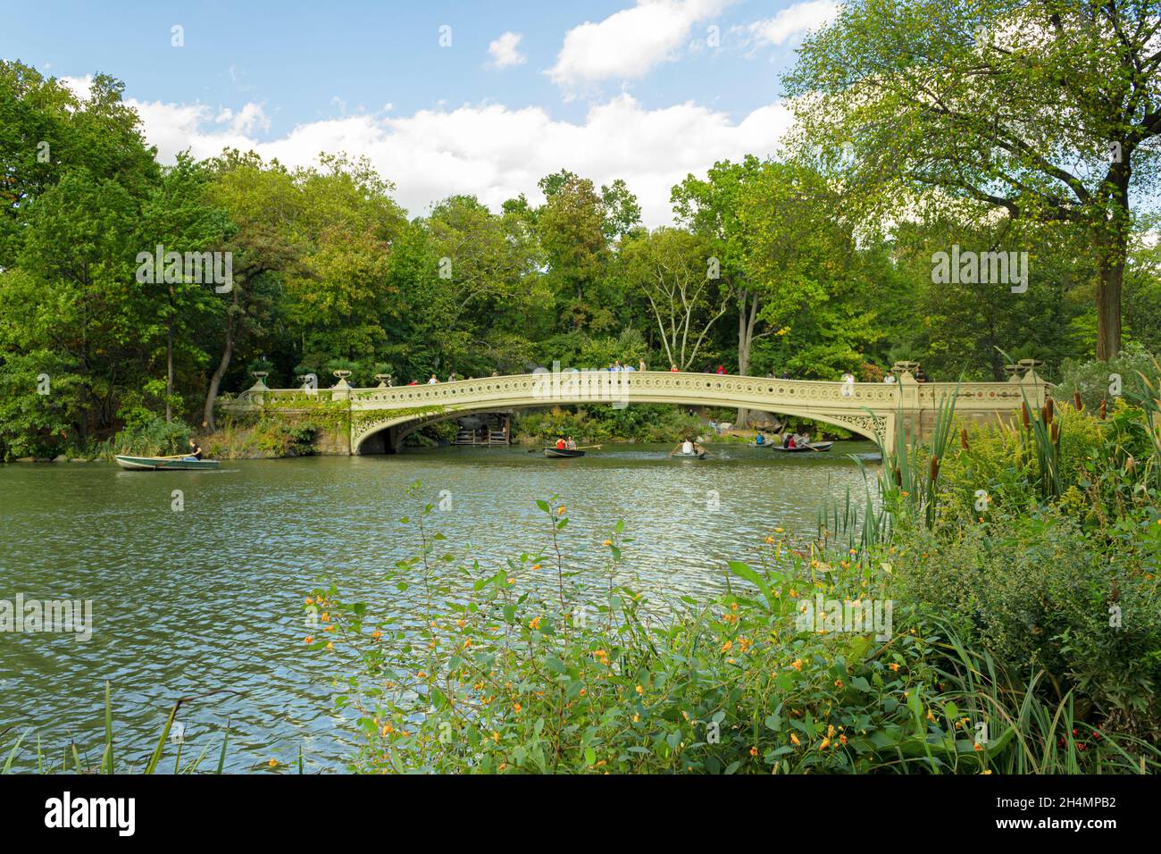 Bow bridge central park hi-res stock photography and images - Alamy
