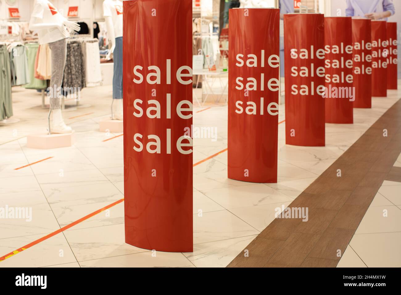 Offline shopping hi-res stock photography and images - Alamy