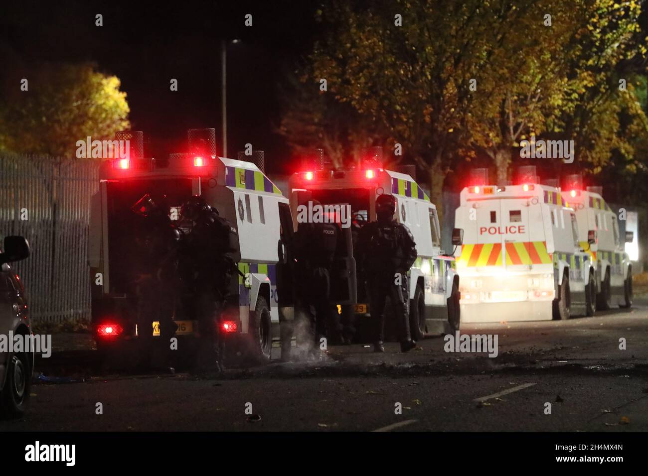 Police officers in riot gear by their vehicles near to the Loyalist ...