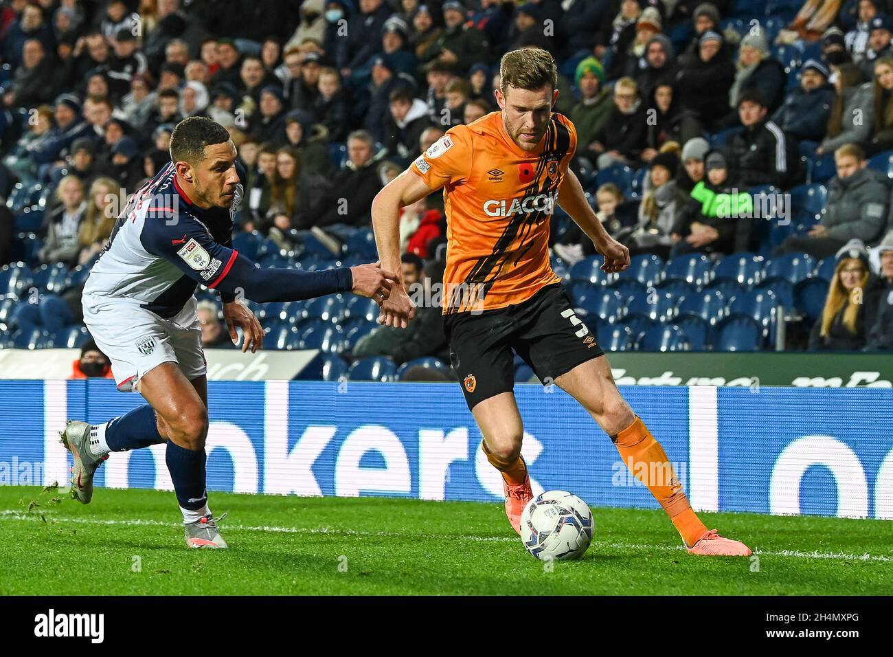 Callum Elder #3 of Hull City breaks down the wing Stock Photo - Alamy
