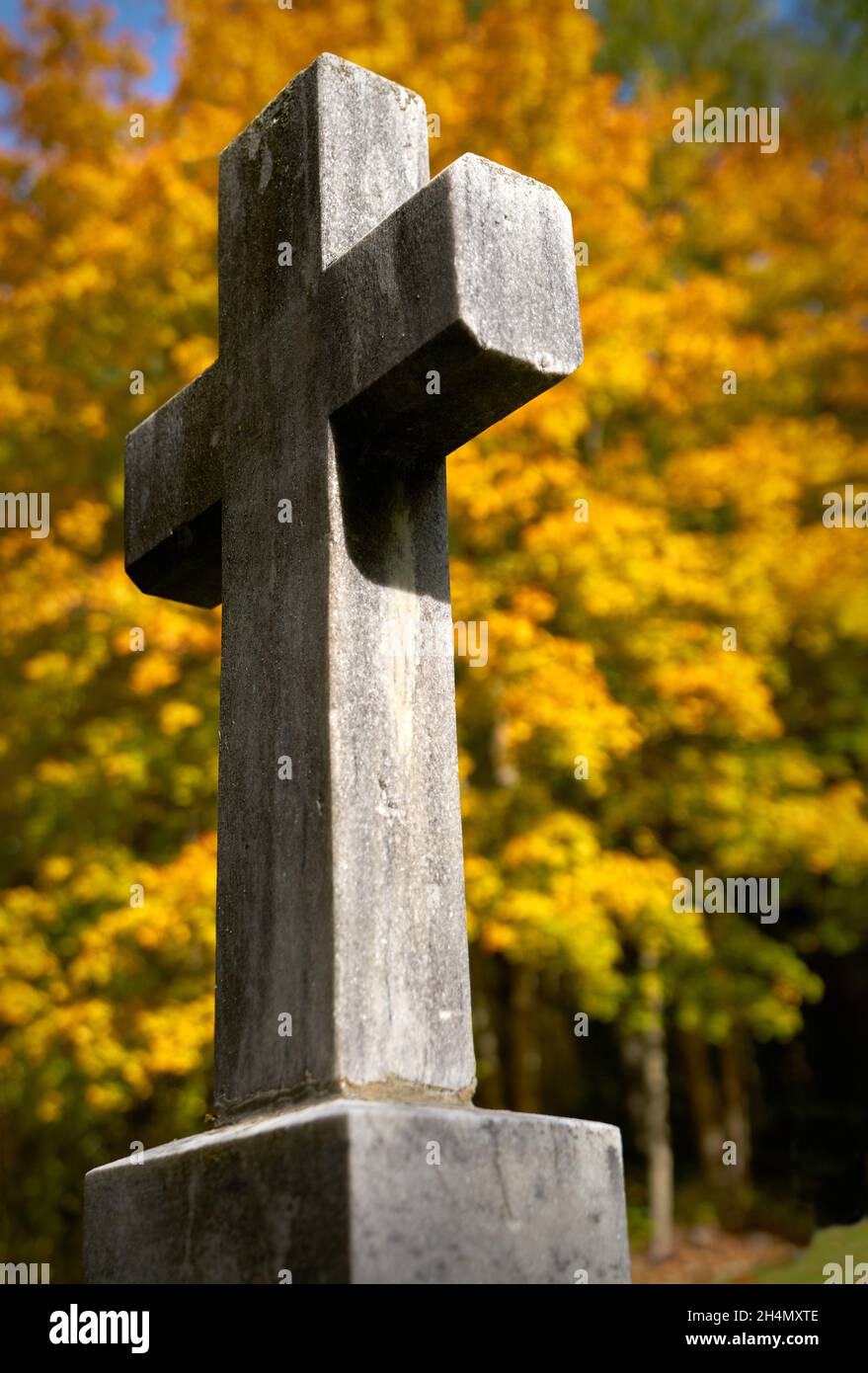 Bright autumn foliage at the cemetery hi-res stock photography and ...