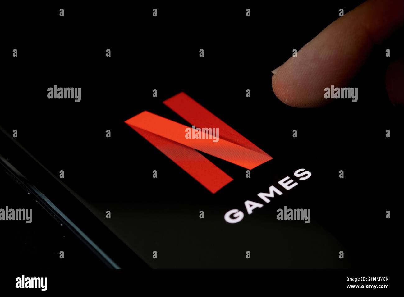 Netflix logo screen hi-res stock photography and images - Alamy