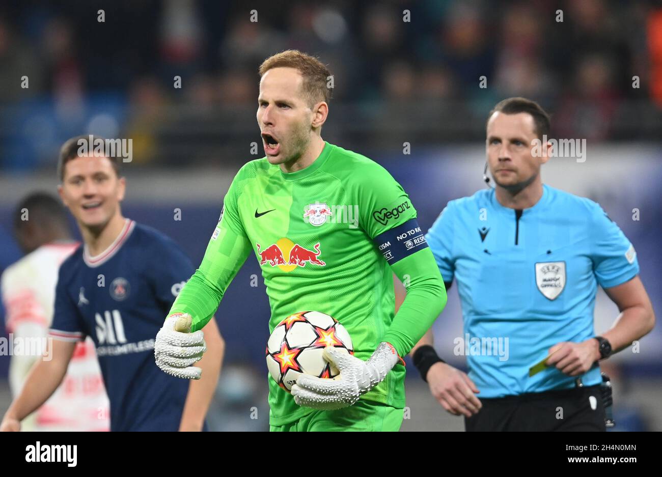 Rb leipzig goalkeeper peter gulacsi celebrates hi-res stock photography ...