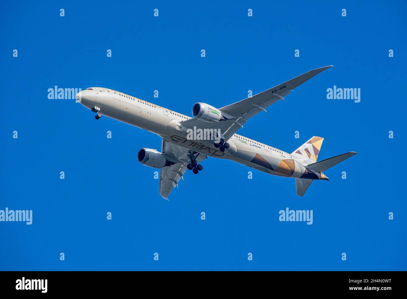 LONDON, UNITED KINGDOM - SEPTEMBER 28, 2021: Etihad Boeing 787 ...