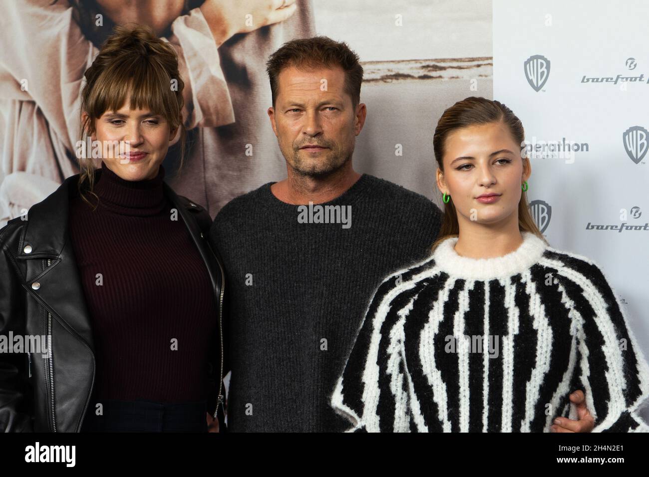 Auf dem Roten Teppich Emily Cox, Til Schweiger und Emma Schweiger Am 03 ...