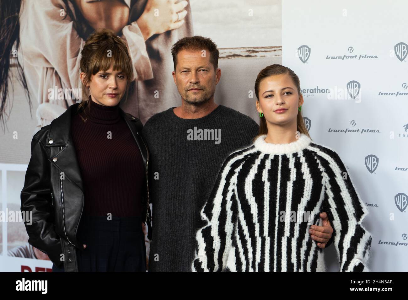 Auf dem Roten Teppich Emily Cox, Til Schweiger und Emma Schweiger Am 03 ...