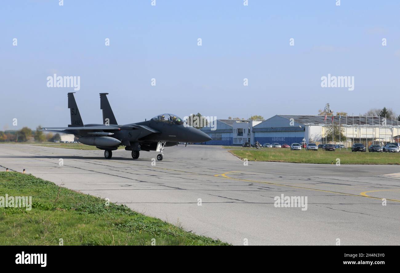 A U.S. Air Force F-15E Strike Eagle assigned to the 336th Fighter ...