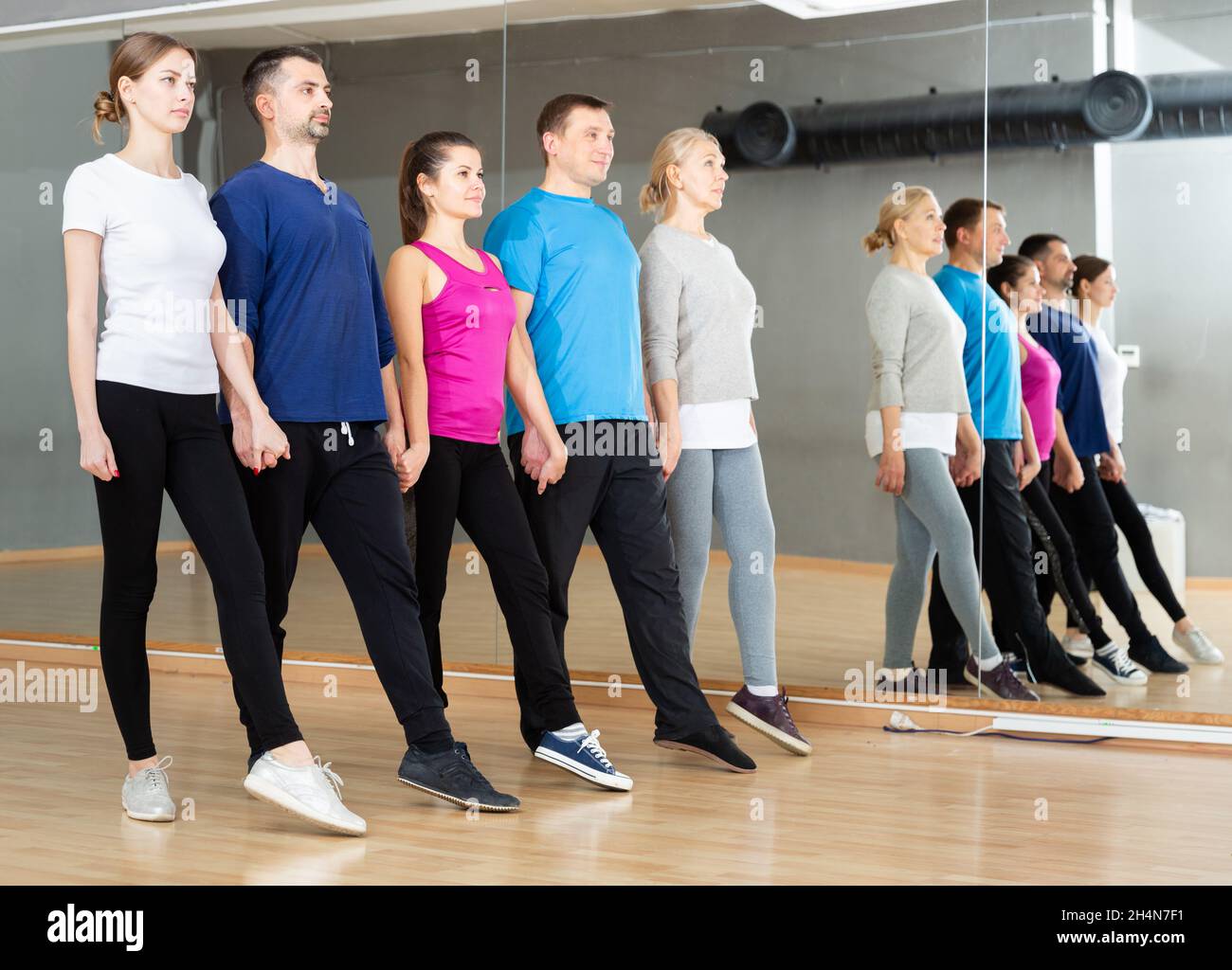 Traditional irish dancing group hi-res stock photography and images - Alamy
