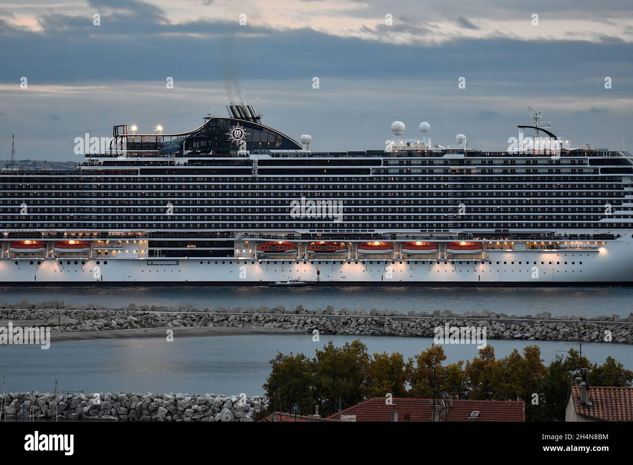 Msc seaview cruise ship hi-res stock photography and images - Alamy