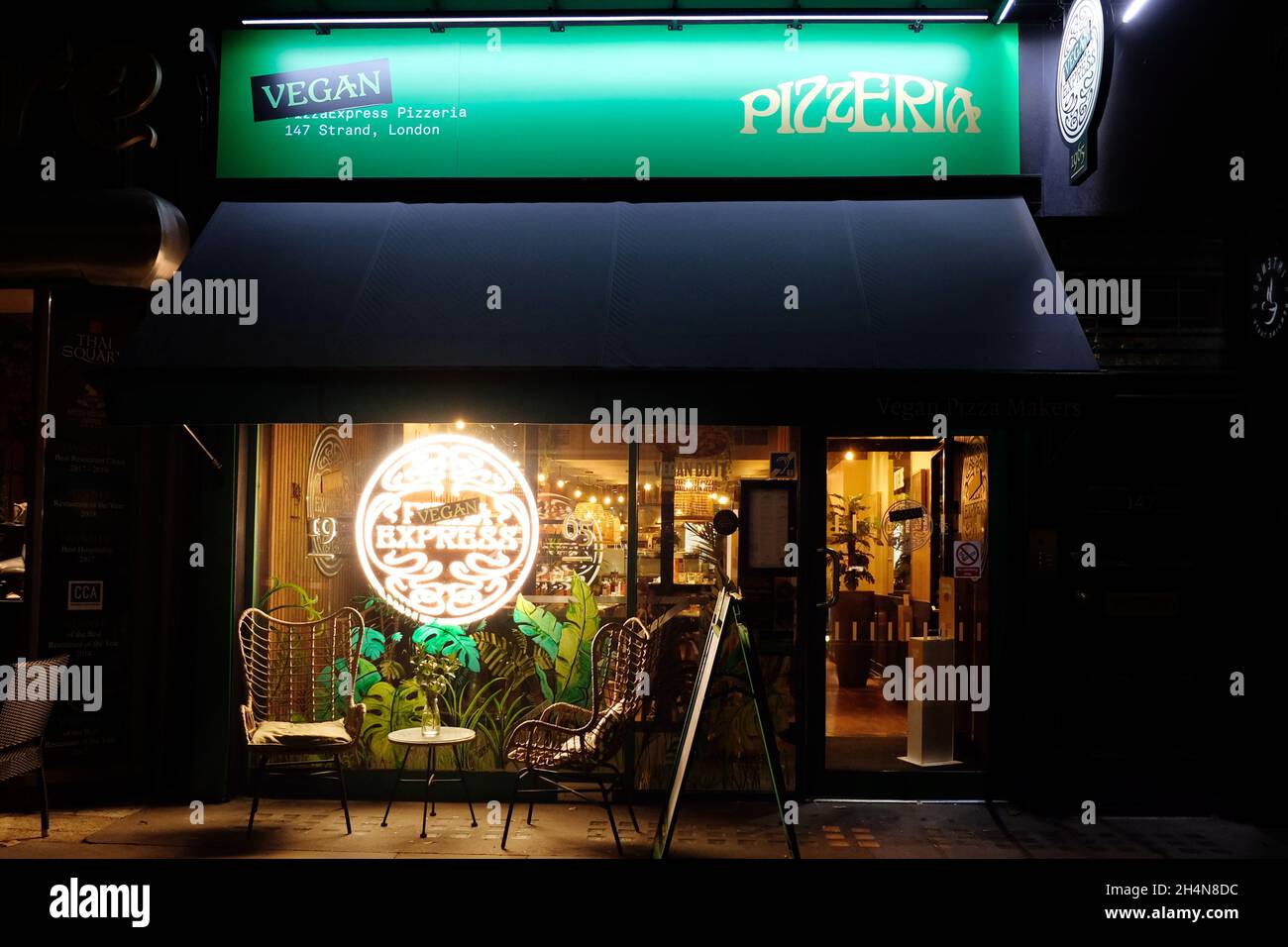Vegan pizza express london hi-res stock photography and images - Alamy